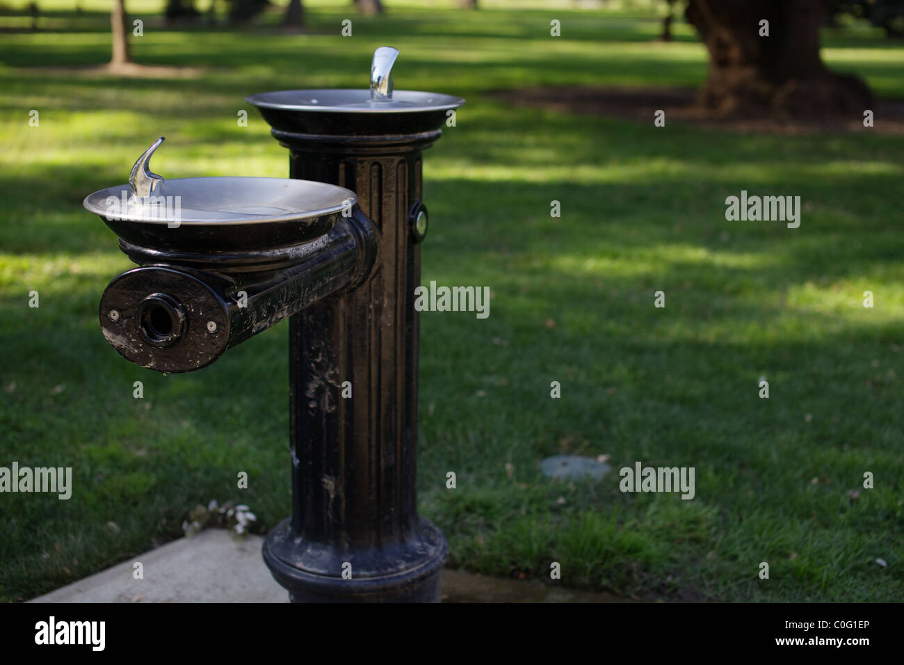 Children drinking water fountain park hi-res stock photography and ...