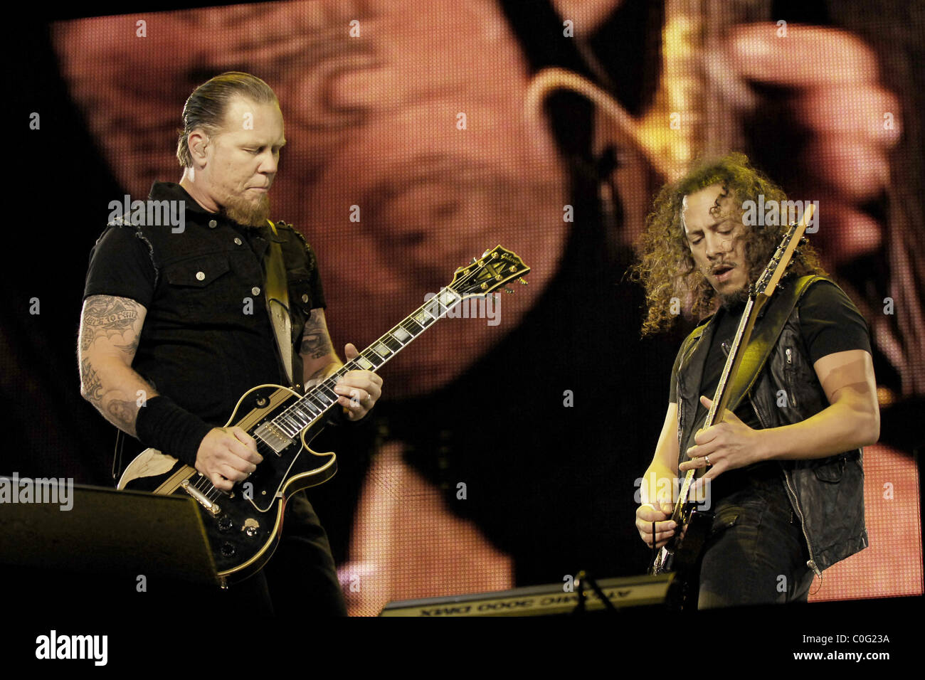 Kirk hammett james hetfield hi-res stock photography and images - Alamy