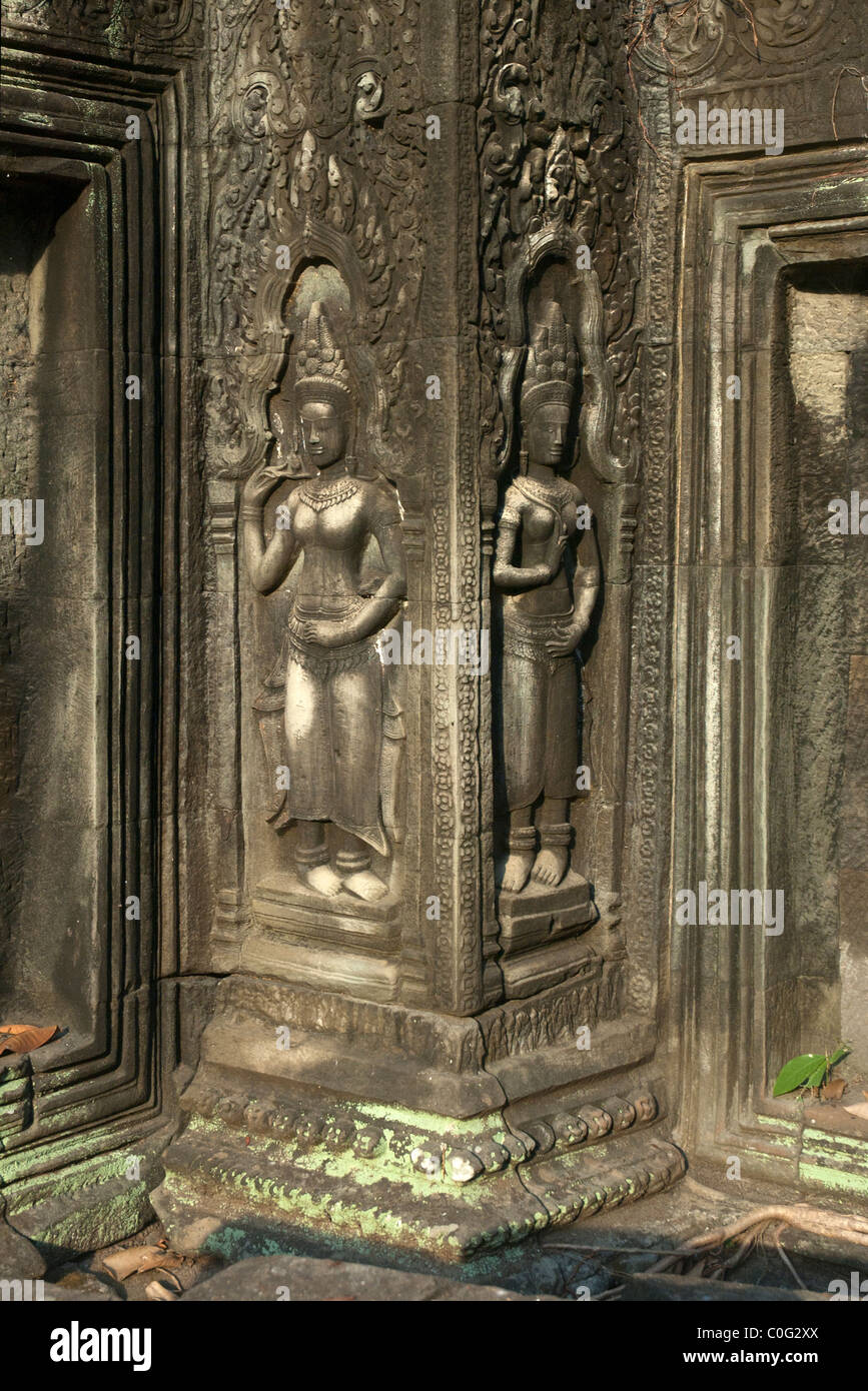 Apsara Dancers in the ruins of the Ta Prom Buddhist Temple at Angkor ...