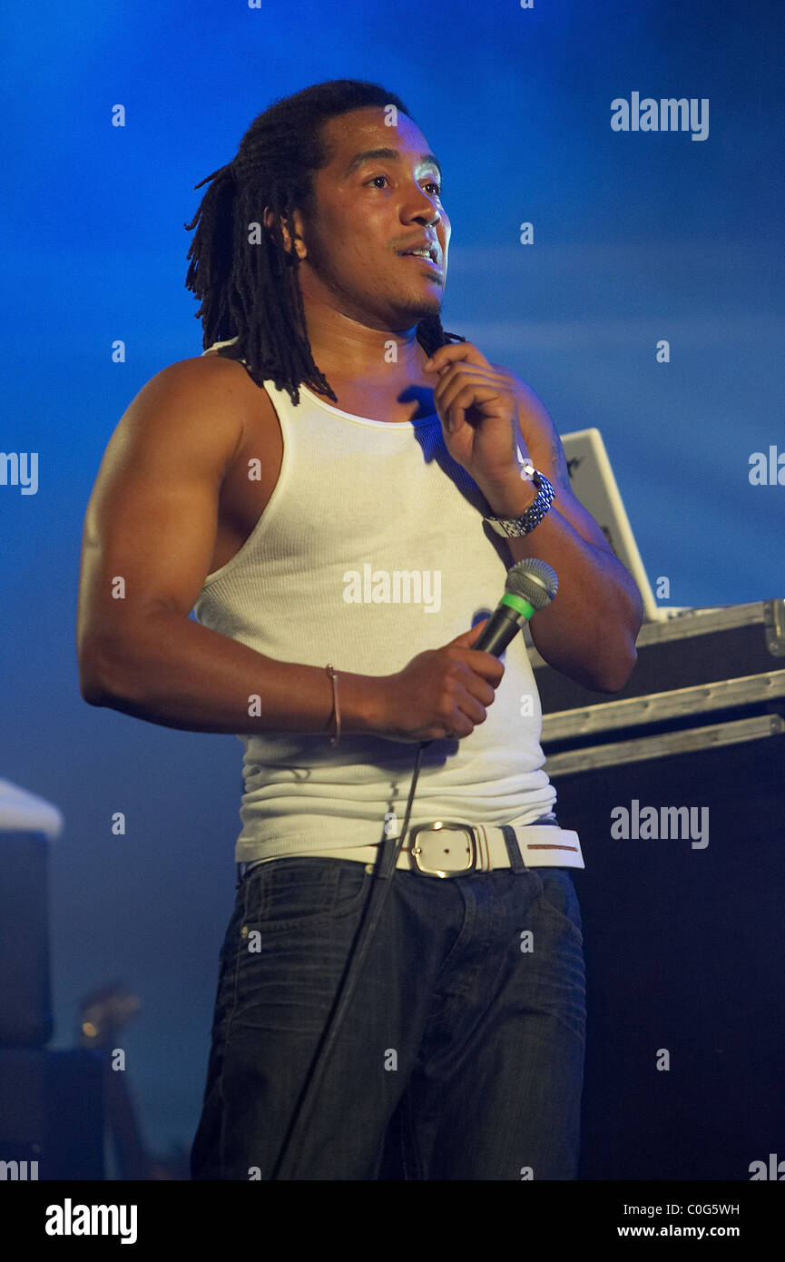 Da Weasel performing live at Alameda D.Afonso Henriques Lisbon ...