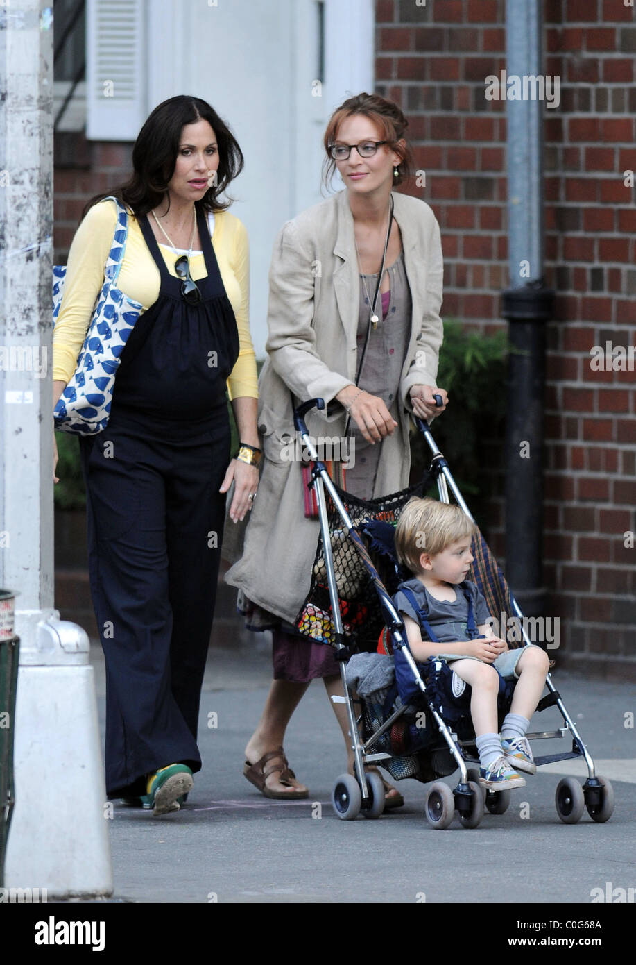 Uma thurman and minnie driver hi-res stock photography and images - Alamy