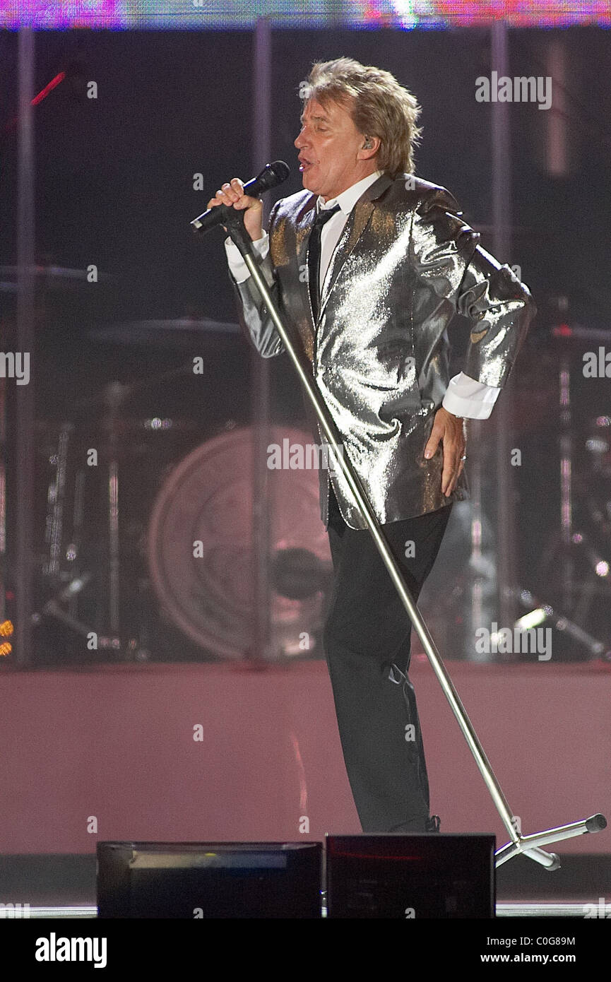 Rod Stewart performing live at Rock in Rio Lisboa 2008 Lisbon, Portugal ...