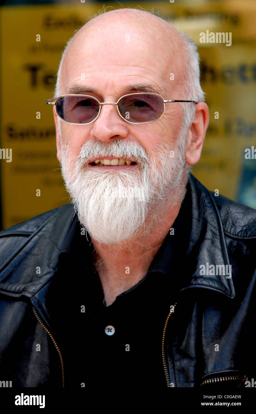 Making money discworld hi-res stock photography and images - Alamy