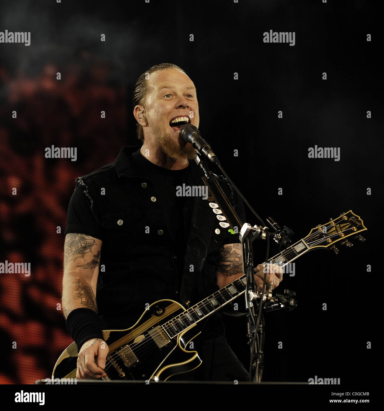 James hetfield metallica performing live hi-res stock photography and ...