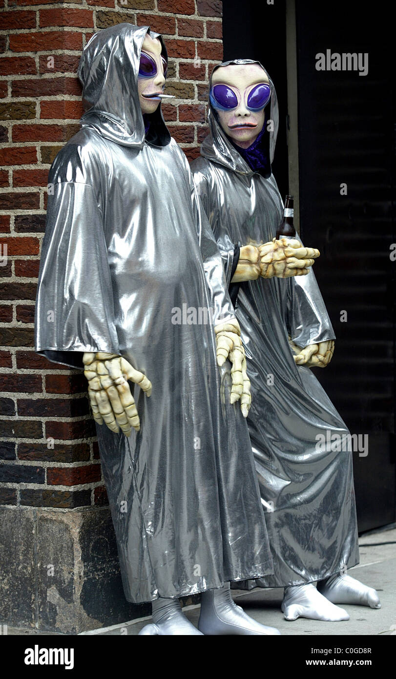 Aliens outside the Ed Sullivan Theatre for ' 'Late Show With David ...