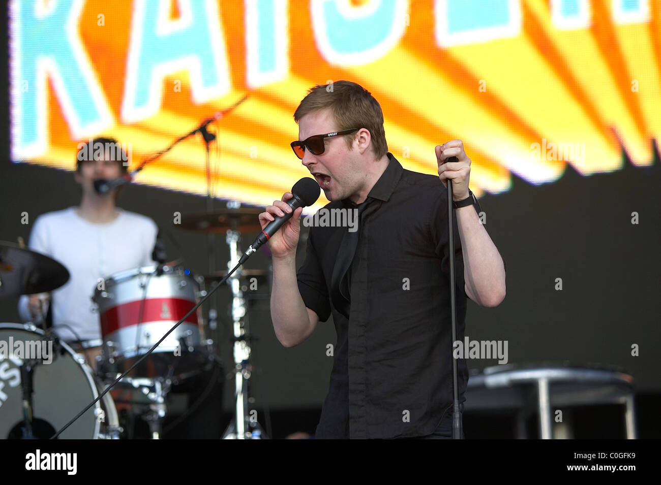 Ricky Wilson Kaiser Chiefs performing live at Rock in Rio Lisboa 2008 ...