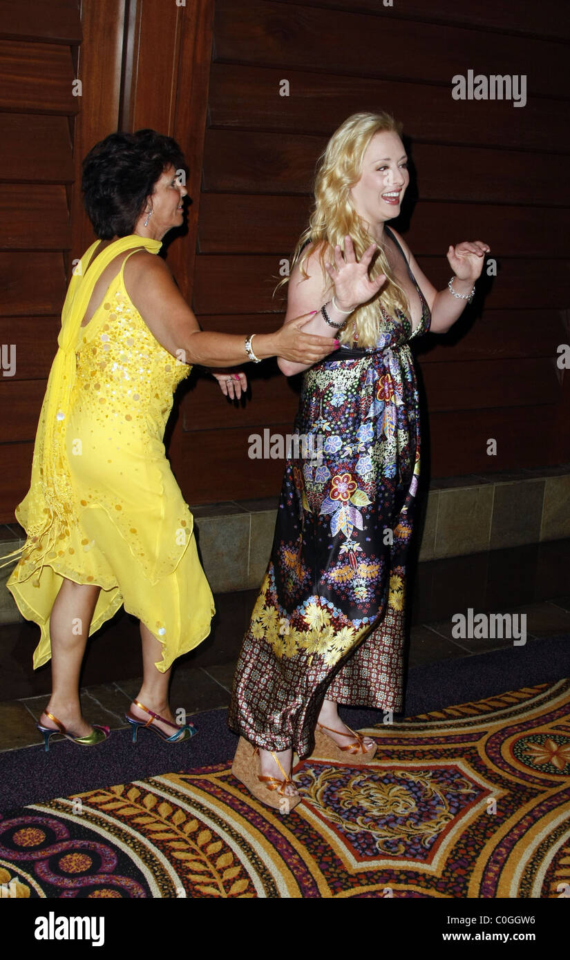 Mindy McCready The Queen of Hearts 2008 Team prepare for their WSOP ...