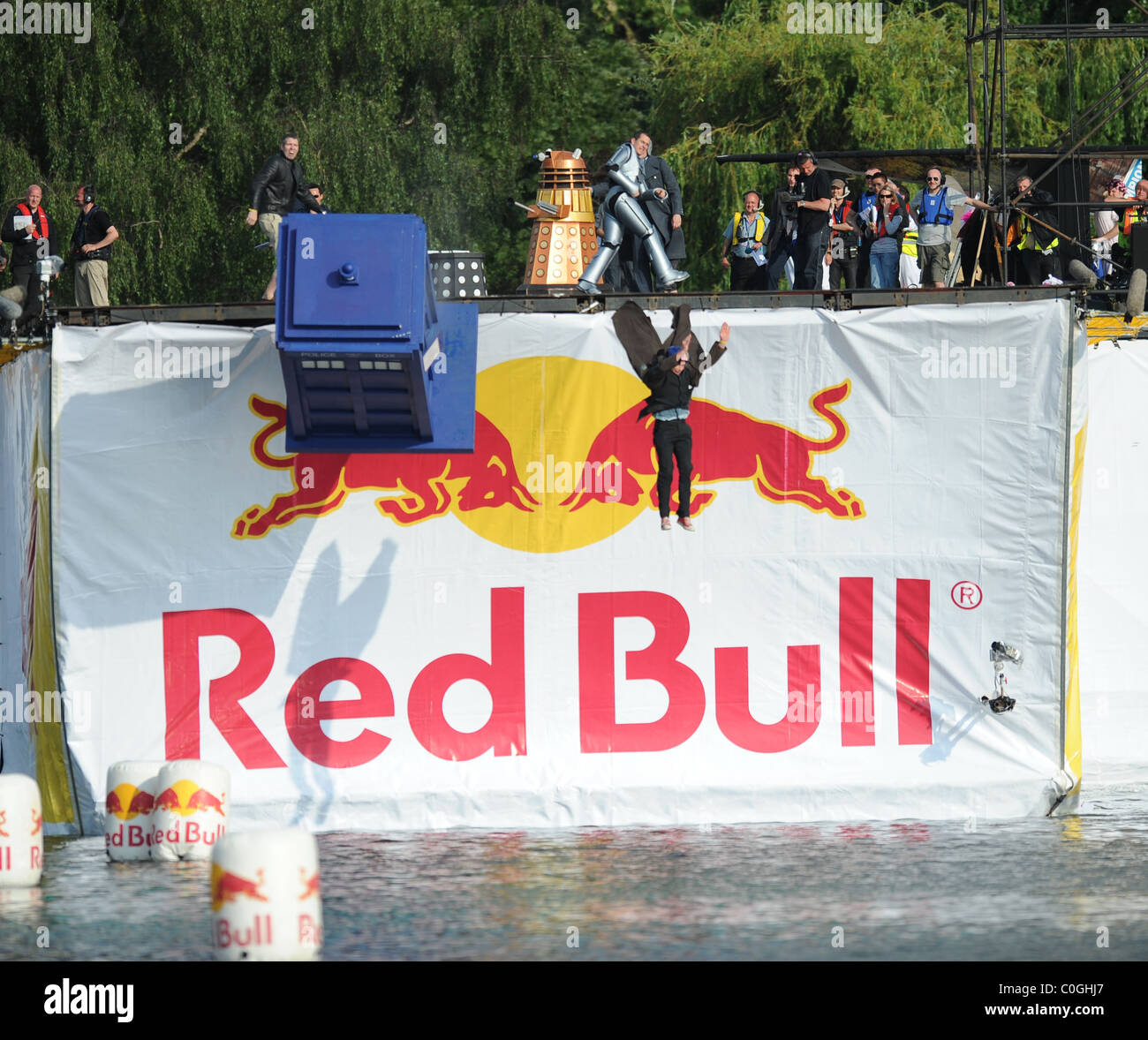 Team TARBIS (Time and Red Bull In Space) 2008 Red Bull Flugtag in Hyde ...
