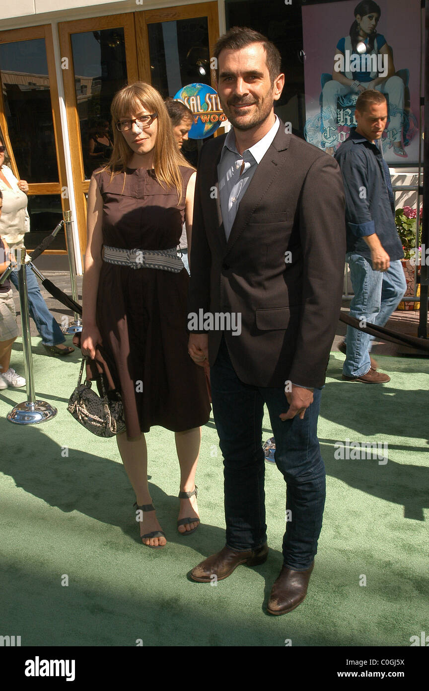 Ty burrell hulk hi-res stock photography and images - Alamy