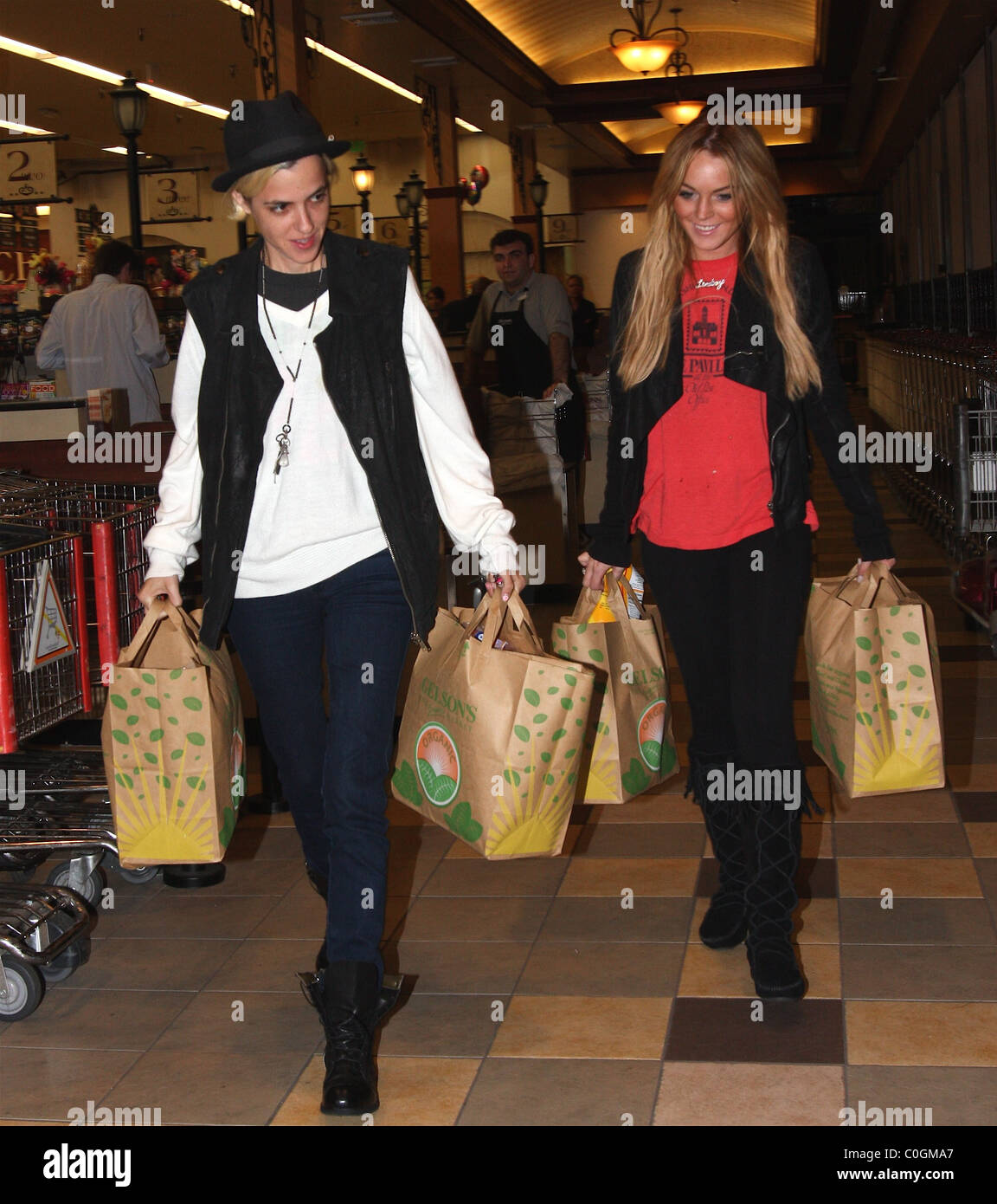 DJ Samantha Ronson and her girlfriend Lindsay Lohan do some late night ...