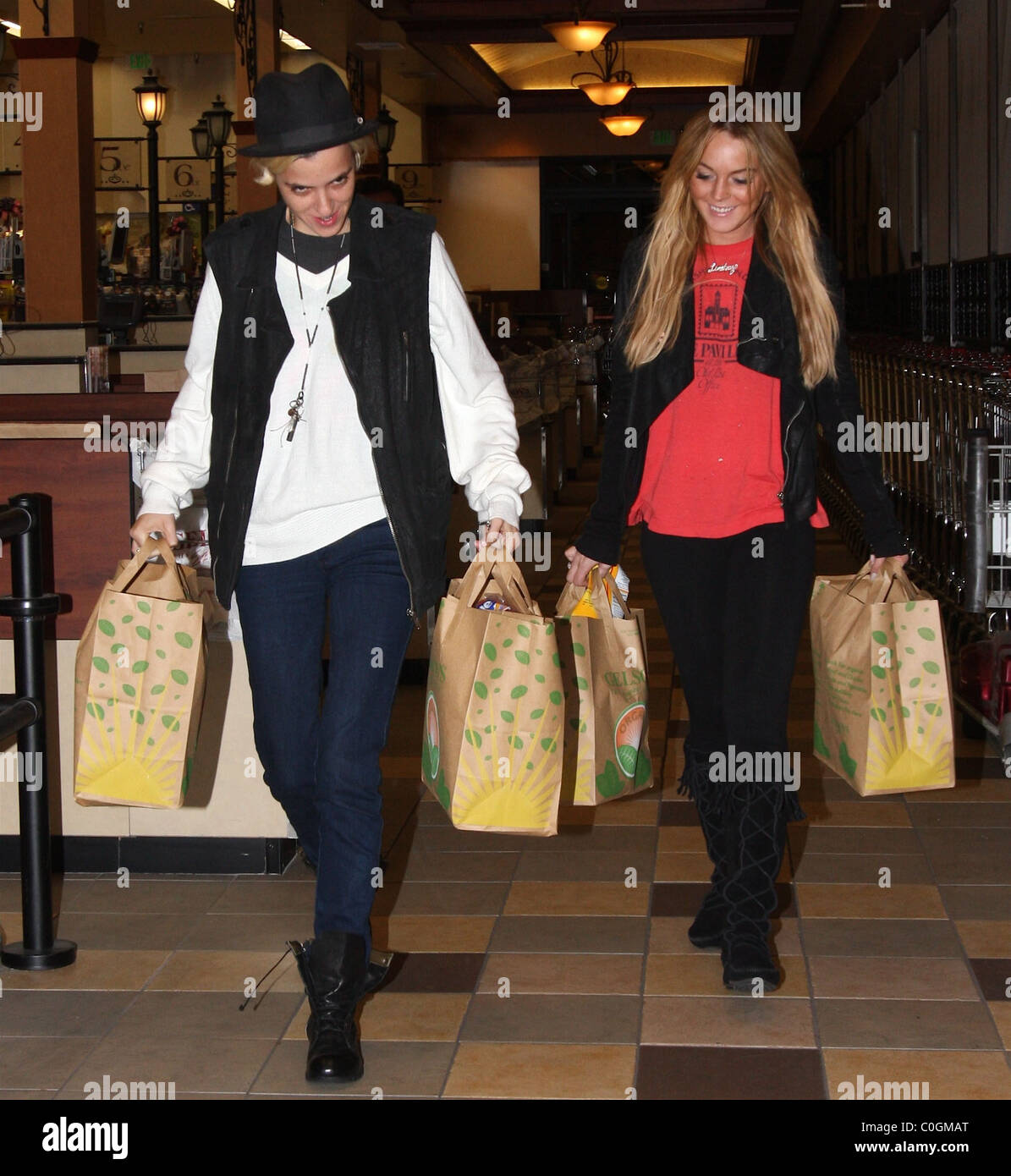 DJ Samantha Ronson and her girlfriend Lindsay Lohan do some late night ...