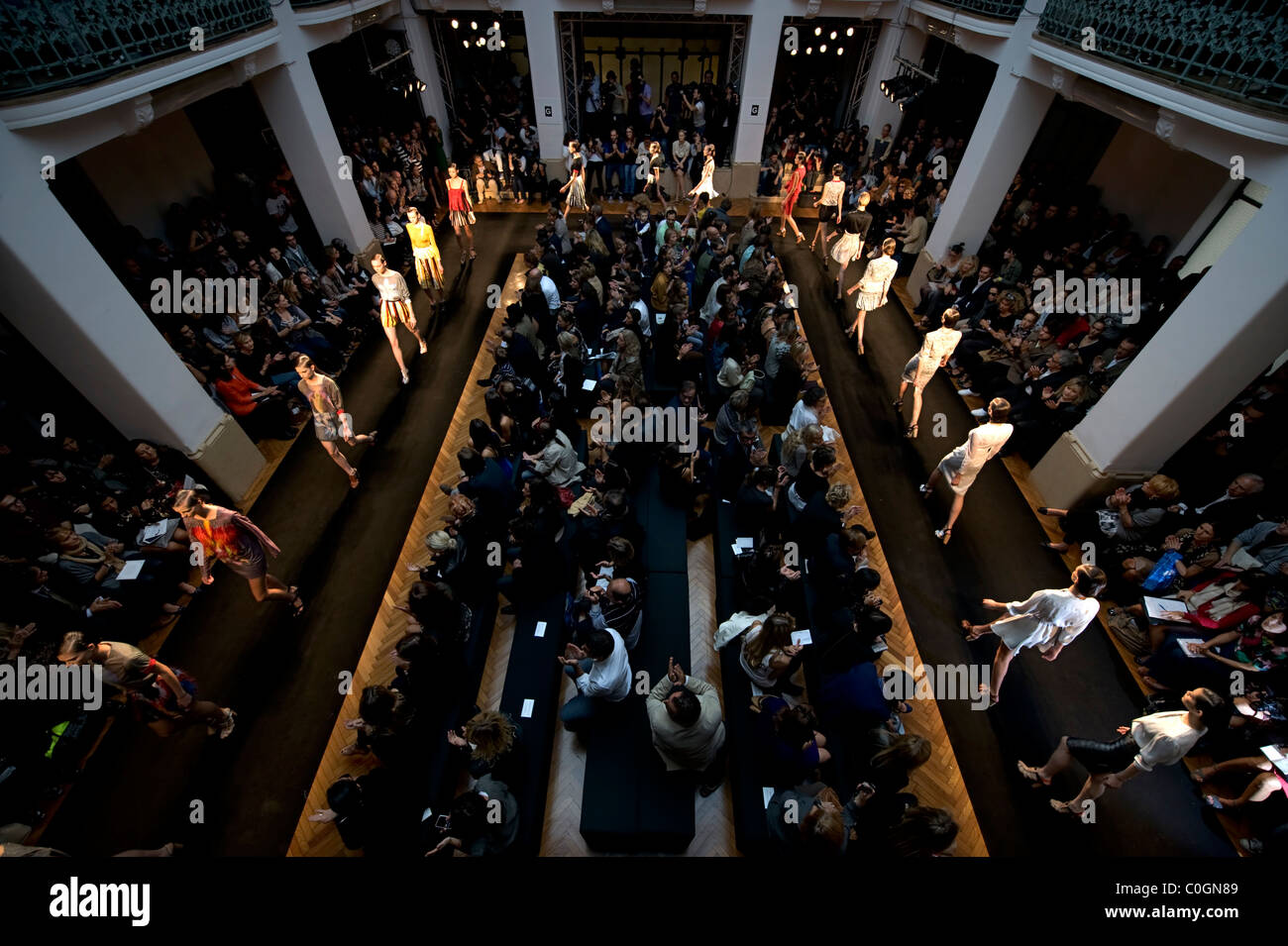 all models coming on stage at the end of fashion show, milan Stock ...