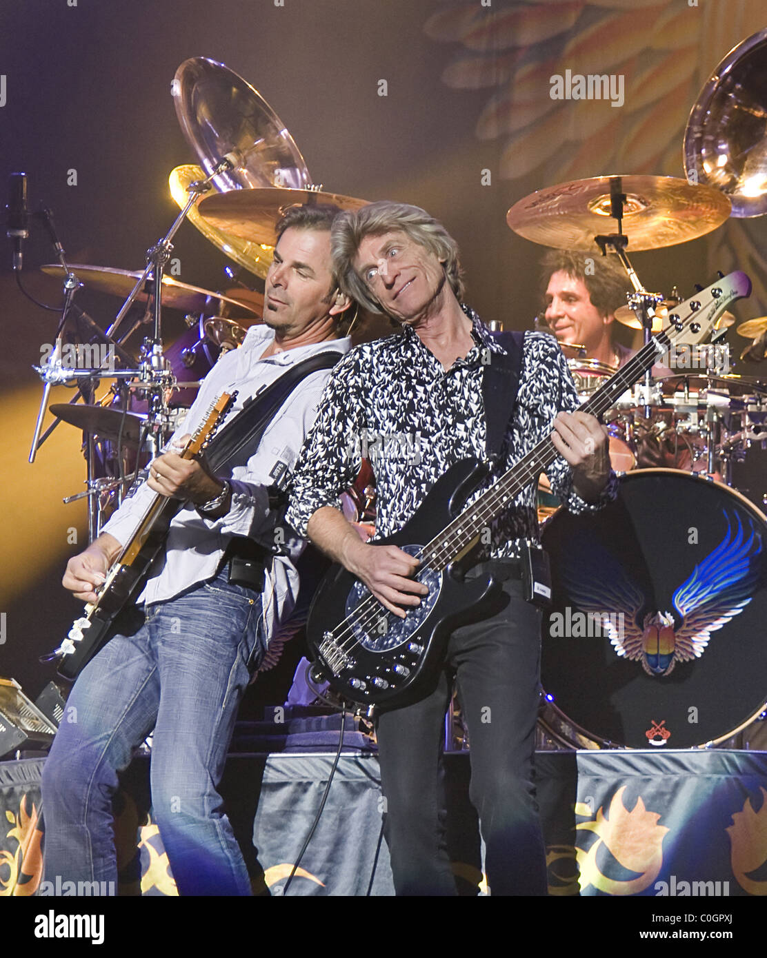 Jonathan Cain, Ross Valory Journey performing at Manchester Apollo ...