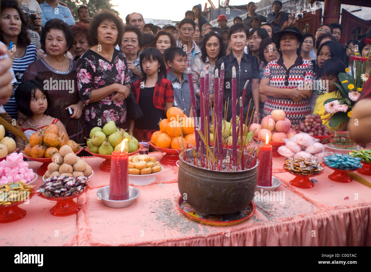 Group chinese people gate hi-res stock photography and images - Alamy