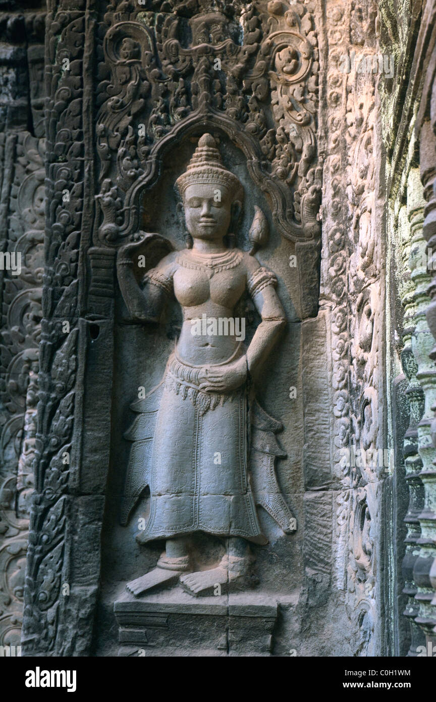 Apsara Dancer in the ruins of the Ta Prom Buddhist Temple at Angkor Wat ...