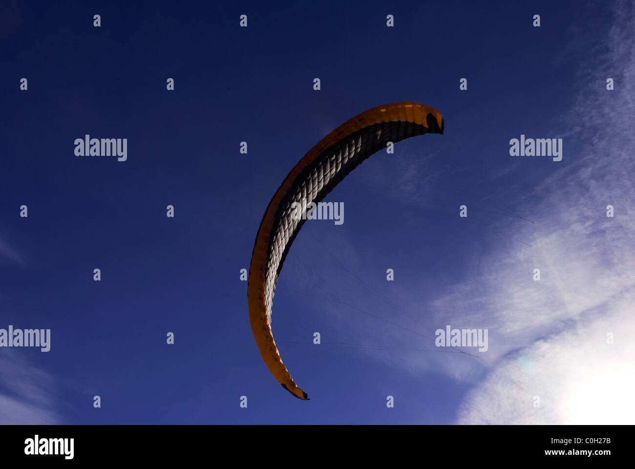 Traction kiting hi-res stock photography and images - Alamy