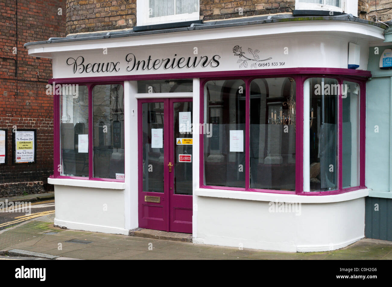 Old english shop front hi-res stock photography and images - Alamy