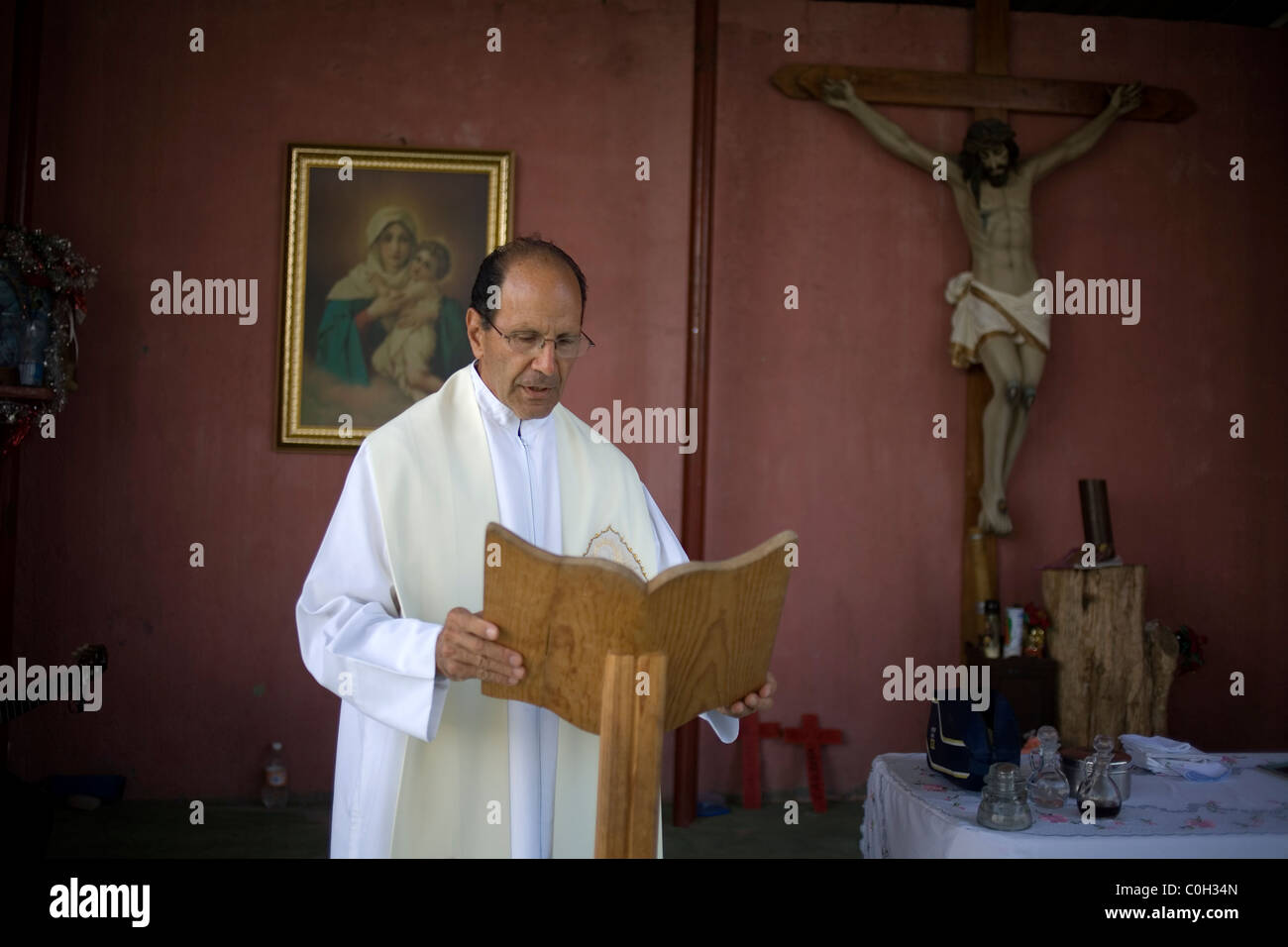 Catholic priest Alejandro Solalinde gives a mass in his shelter for ...