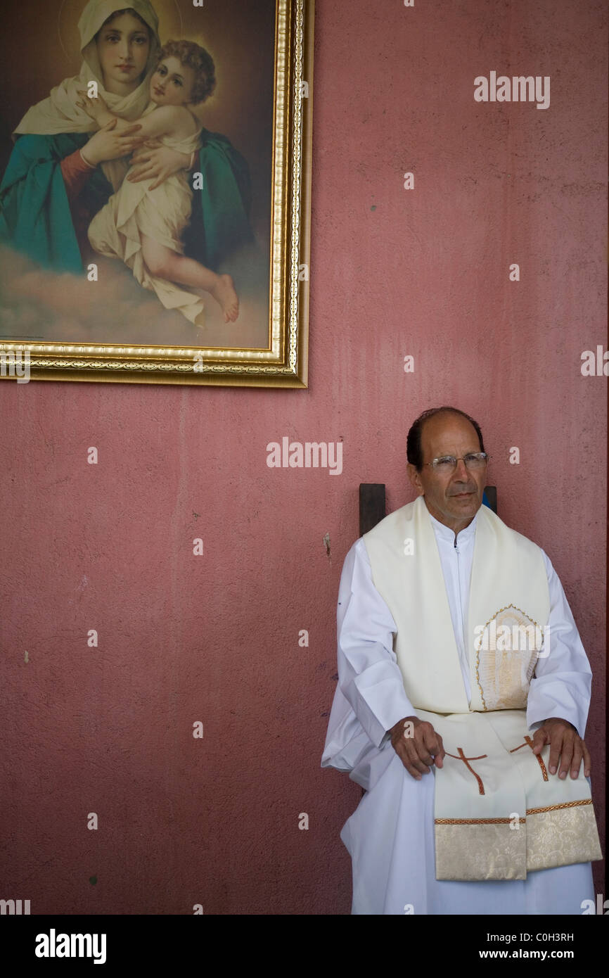 Catholic priest Alejandro Solalinde gives a mass in his shelter for ...