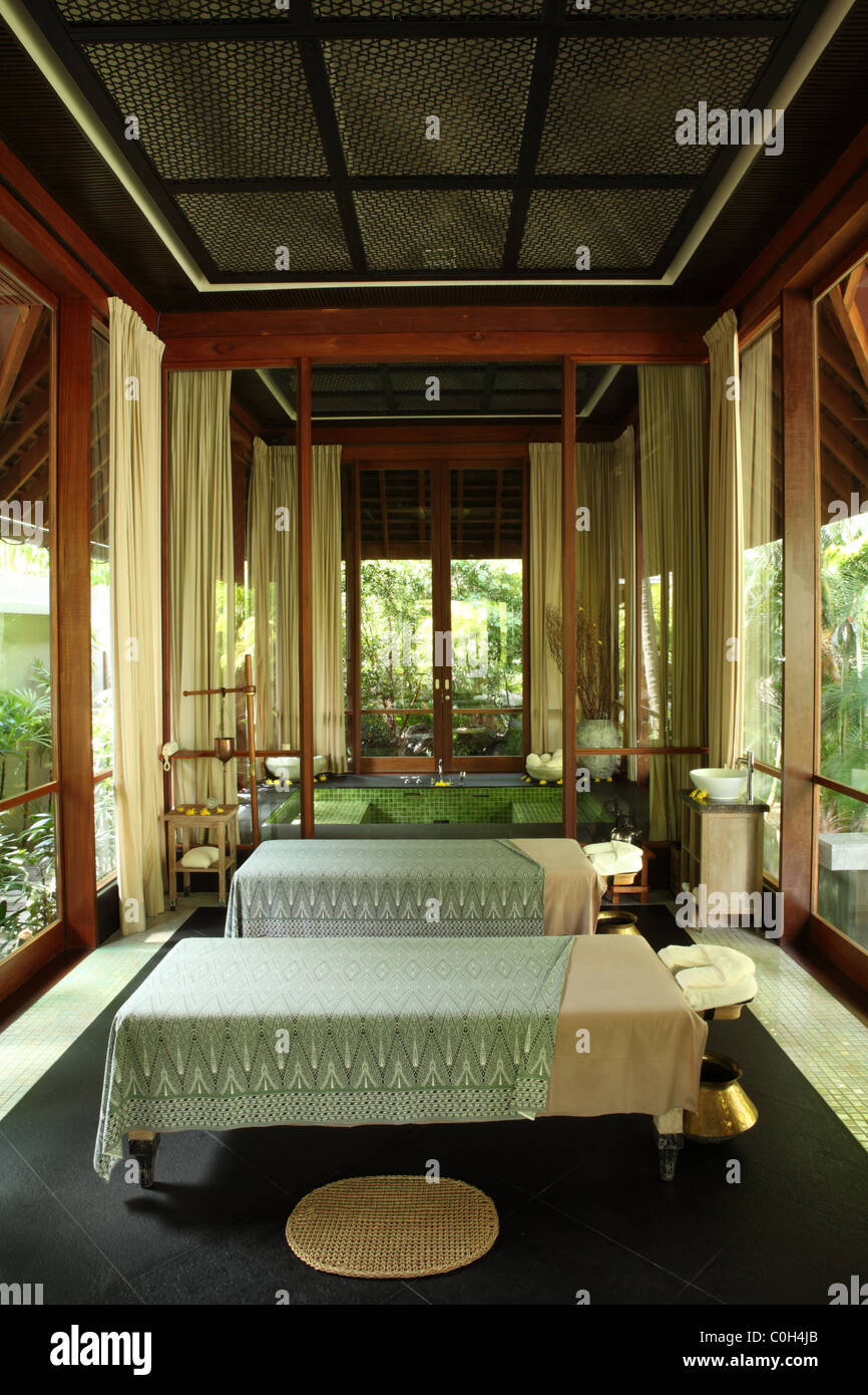 Interior of spa pavilion - treatment room Stock Photo - Alamy