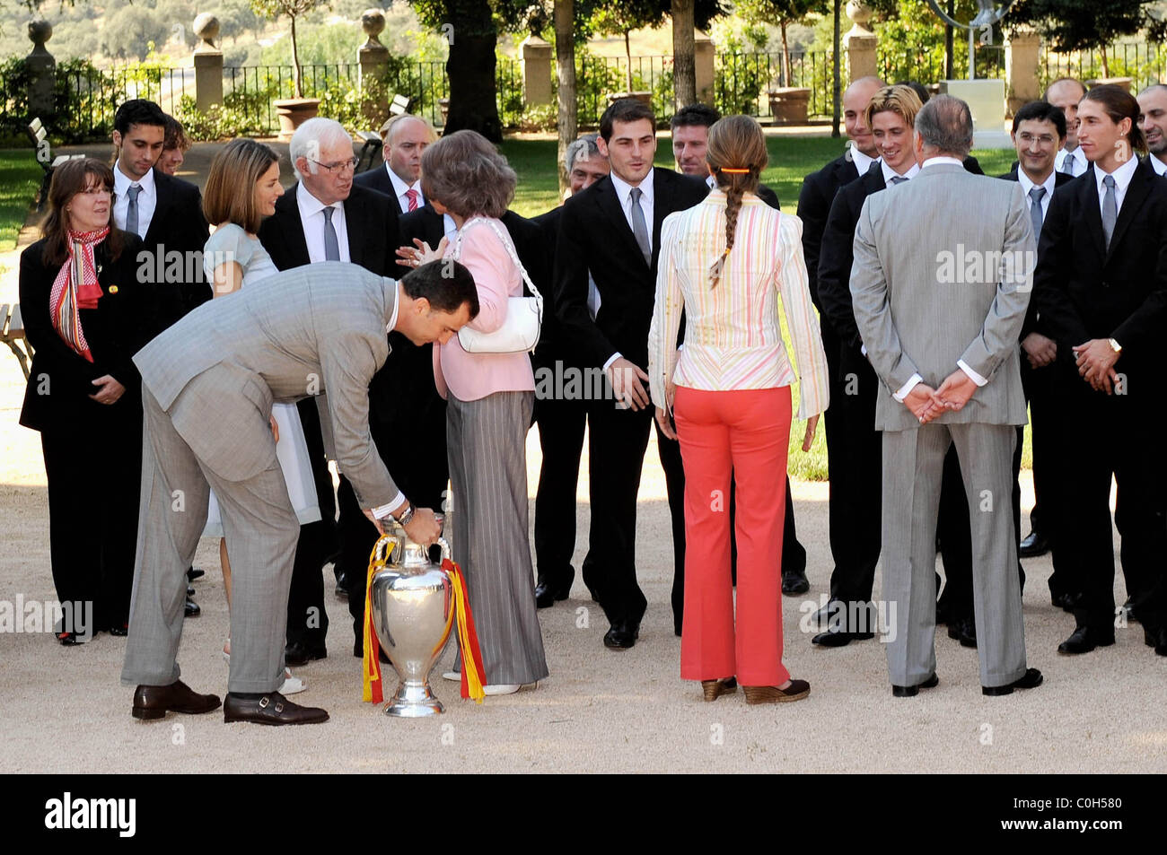 Prince Felipe, Luis Aragones, Infanta Elana and King Juan Carlos speak ...