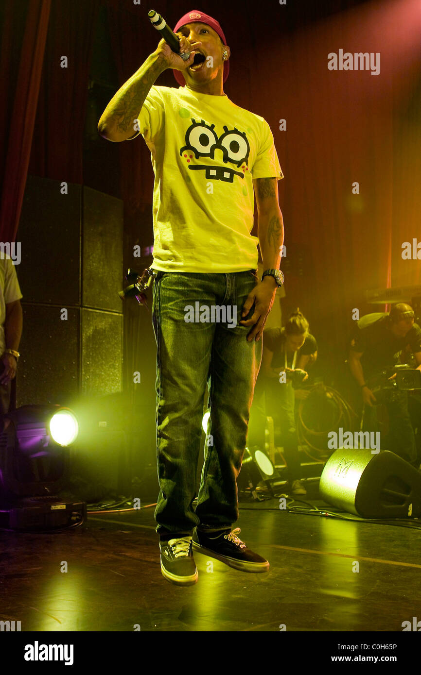 Pharrell Williams of N.E.R.D. performing at the iTunes Festival 2008 ...