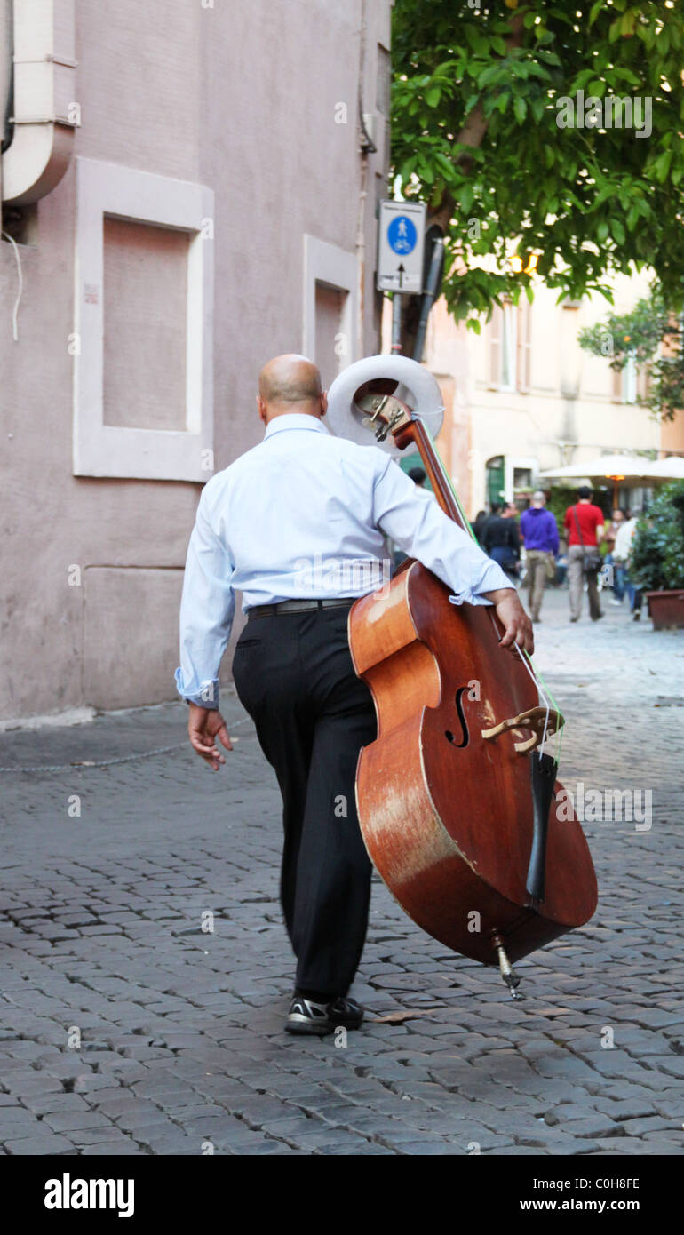 Musician, Trastevere, Rome, Italy Stock Photo - Alamy