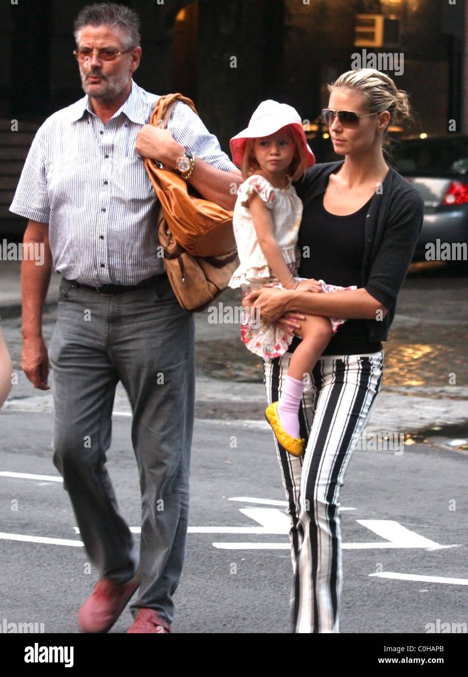 Heidi Klum and her family take a walk in the West Village and stop off ...