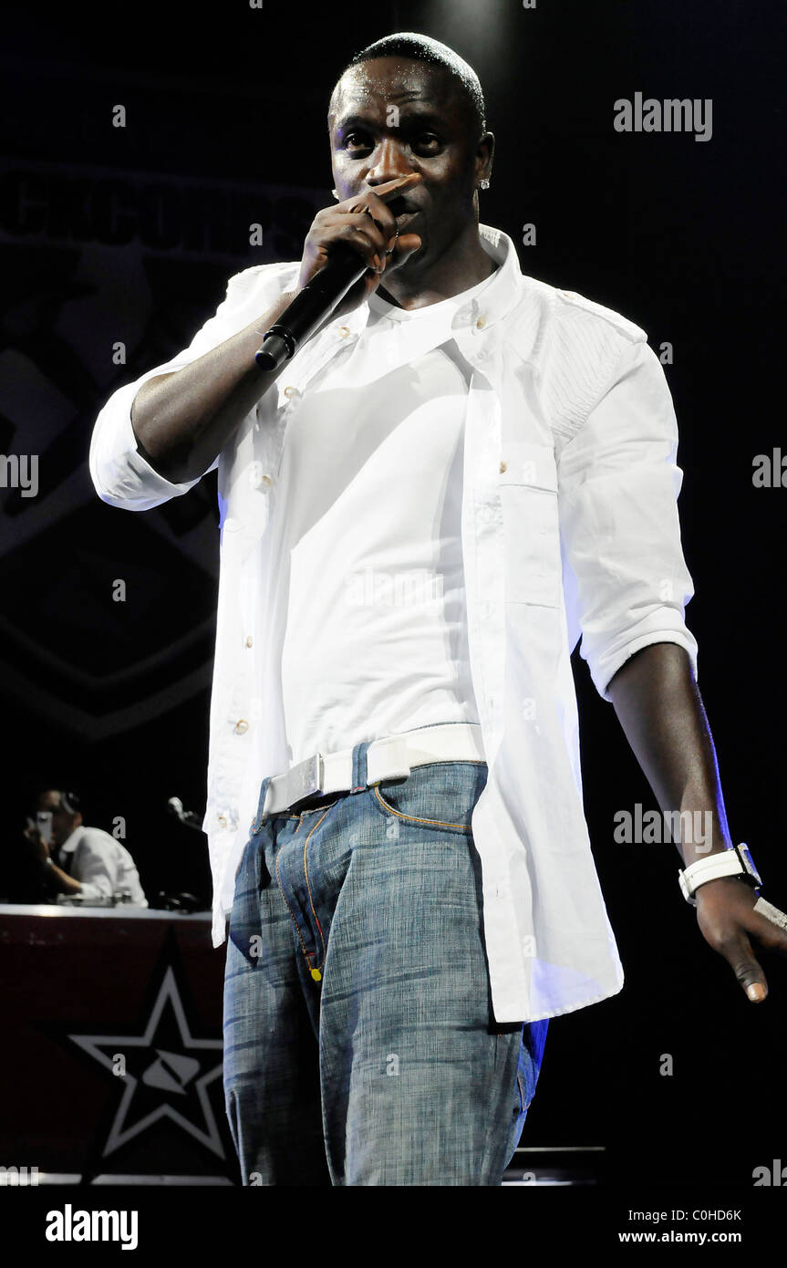 Akon performing at the Boost Mobile Rock Corps at the Gibson ...
