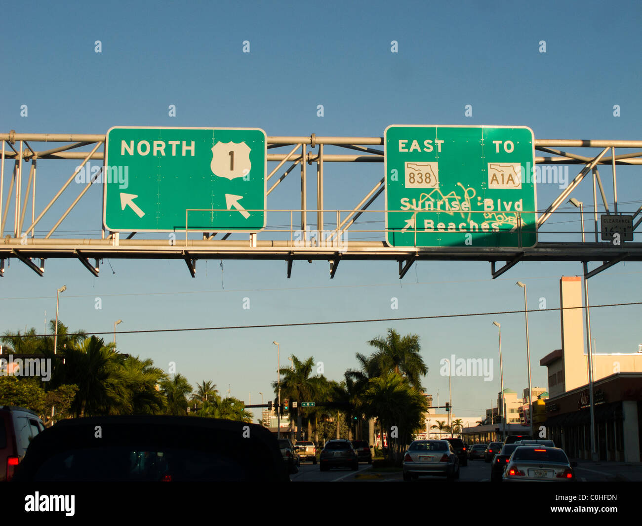 Highway signs hi-res stock photography and images - Alamy