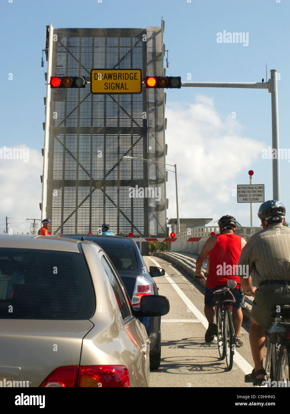 Lift up bridge hi-res stock photography and images - Alamy