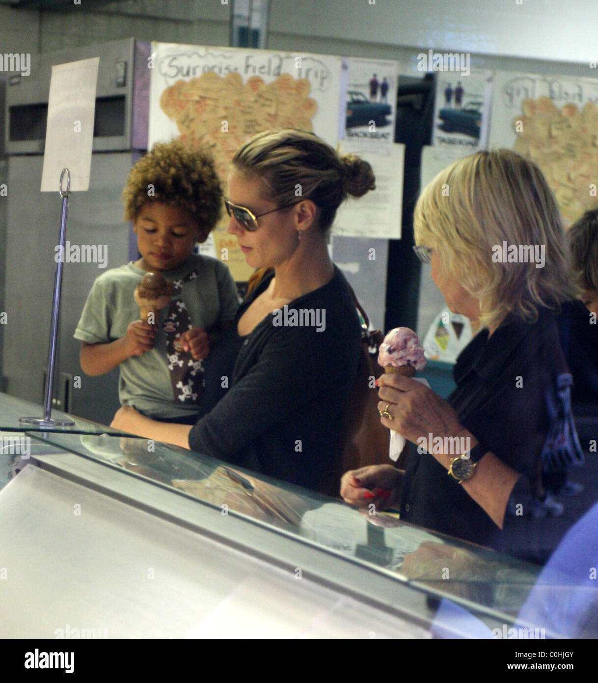 Heidi Klum and her family take a walk in the West Village and stop off ...