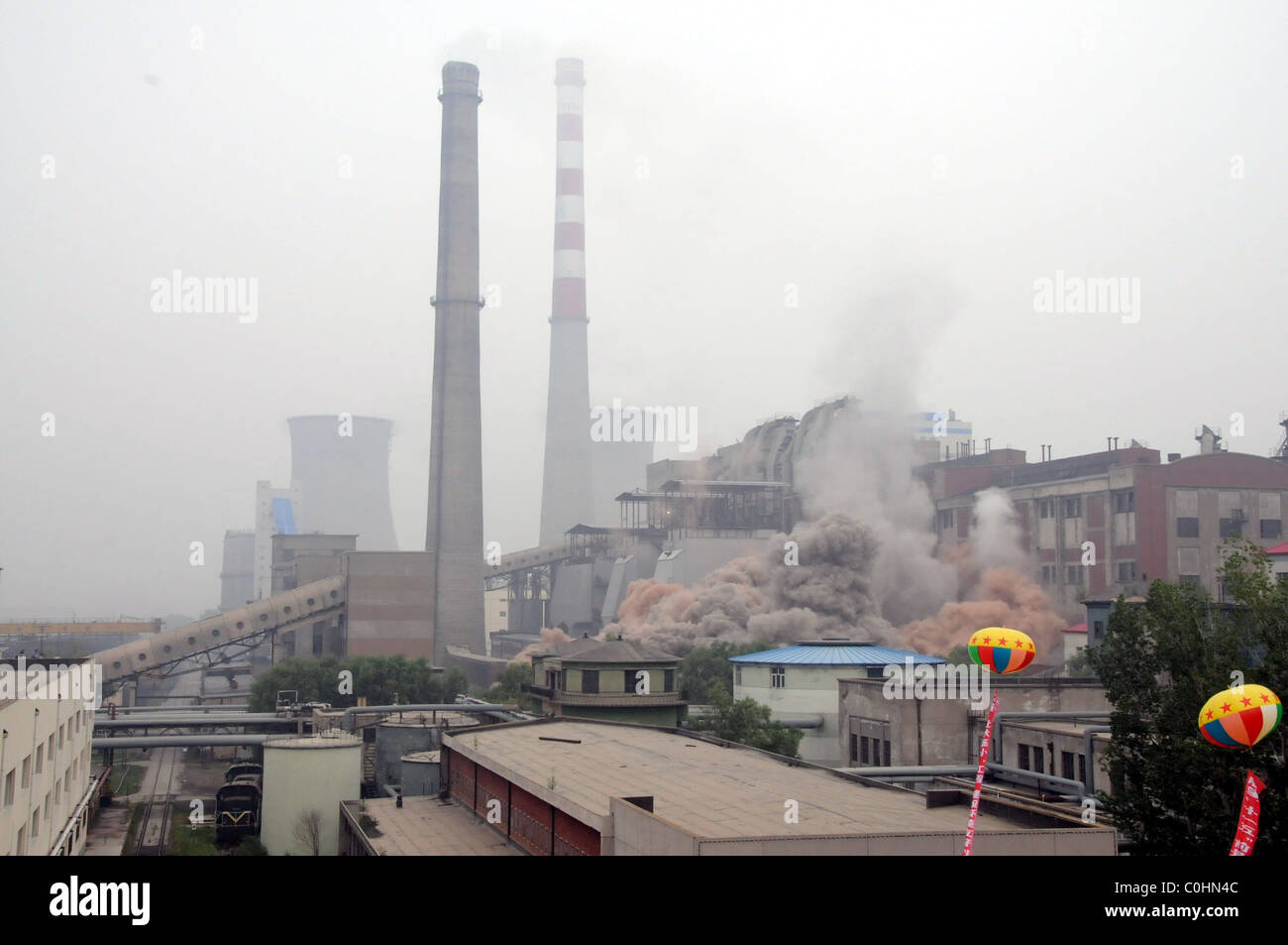 CHIMNEY BROUGHT DOWN A chimney 80 meters (262 feet) tall is demolished ...