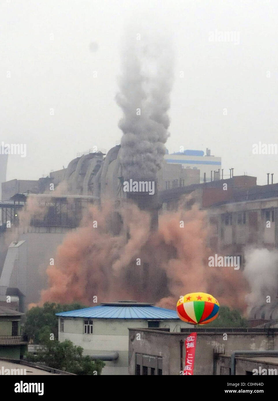 CHIMNEY BROUGHT DOWN A chimney 80 meters (262 feet) tall is demolished ...
