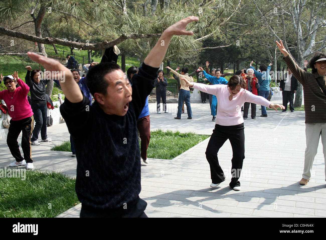 LAUGHING CLASS People in China have found a new way to keep fit ...