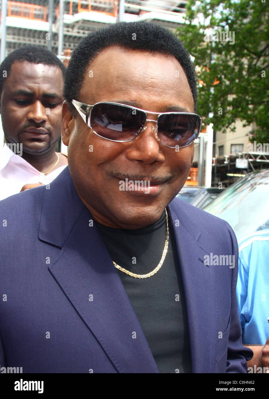 George Benson signs autographs for fans outside the Dorchester hotel ...