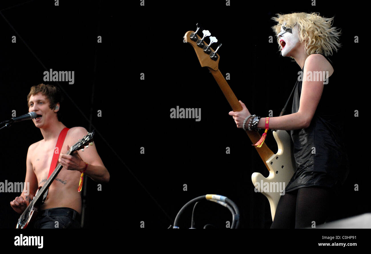 Billy Lunn And Charlotte Cooper Of The Subways Download Festival 2008 ...