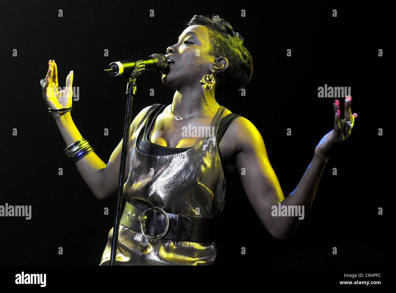 Estelle performing live at the RDS Dublin, Ireland - 26.06.08 ...