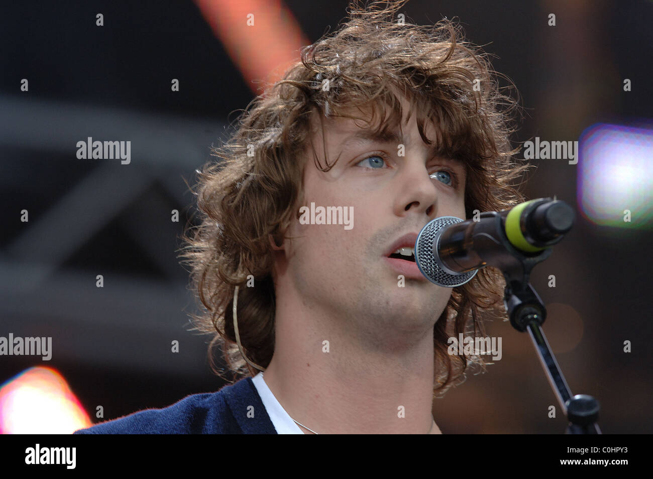 Singing johnny borrell of razorlight hi-res stock photography and ...
