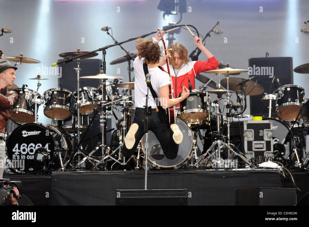 Johnny Borrell of Razorlight performs live at Nelson Mandela's 90th ...