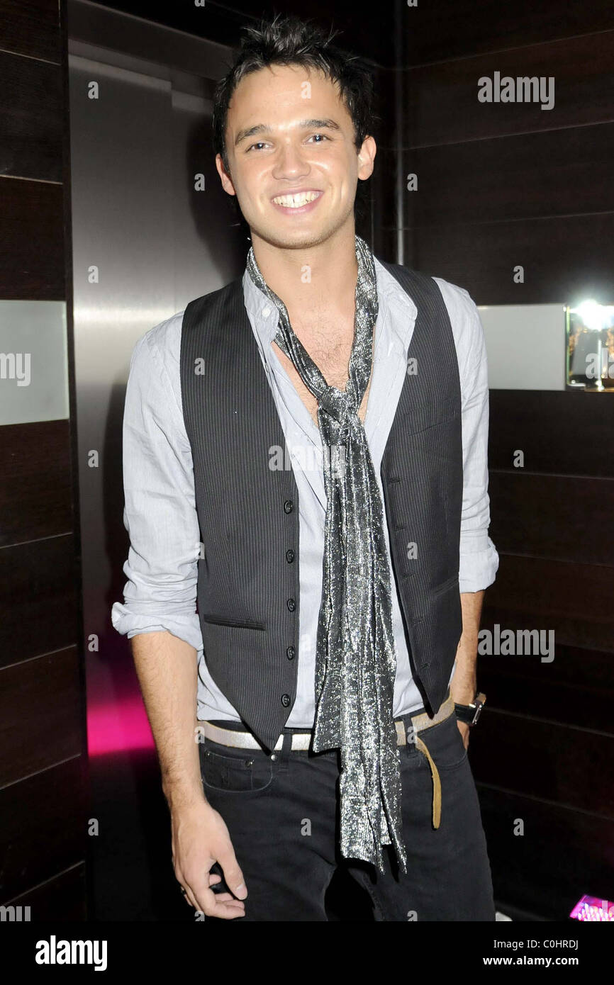 **File Photo** * GARETH GATES IS A DAD British pop star GARETH GATES ...