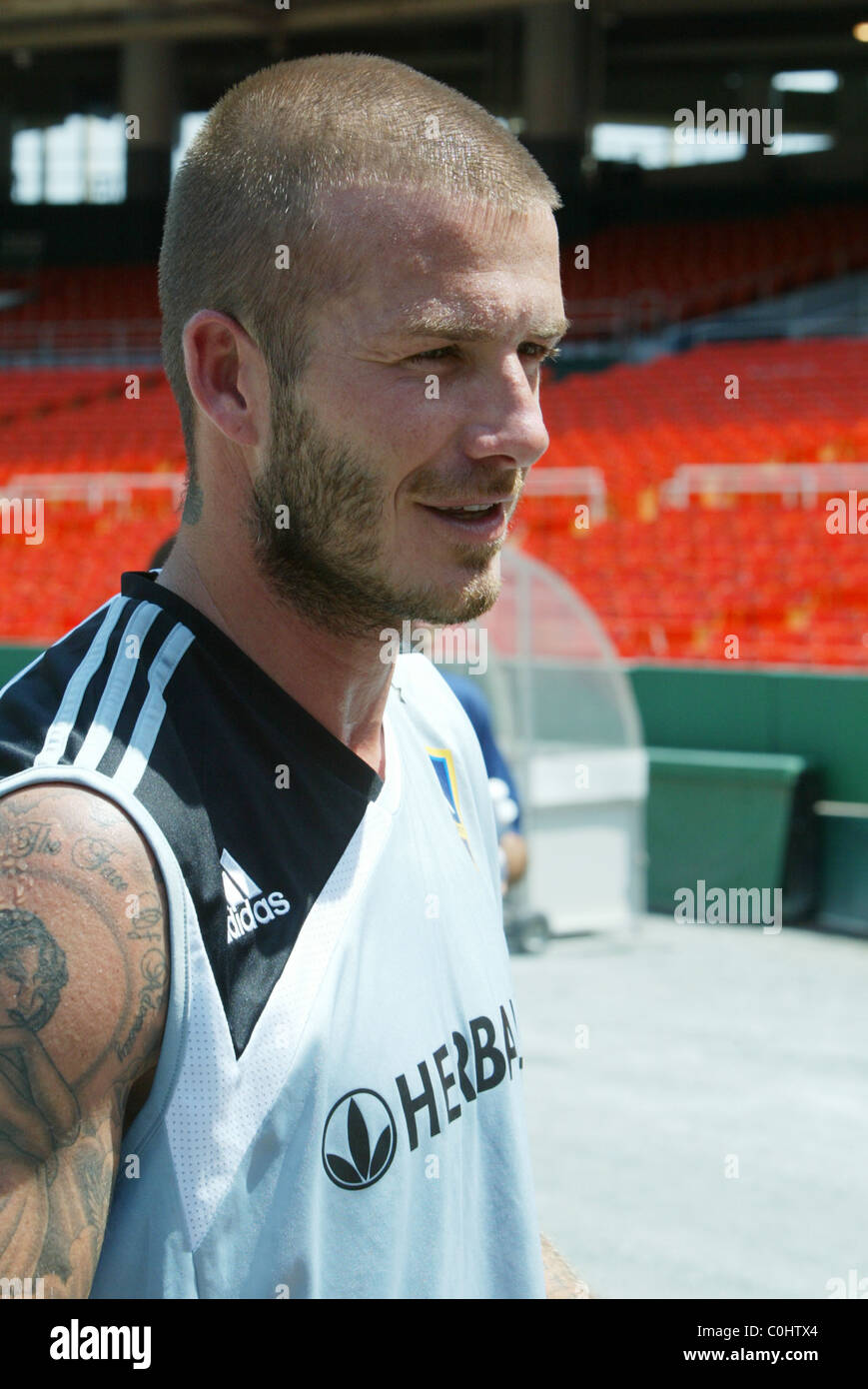 David Beckham joins his LA Galaxy team-mates to warm up at the RFK ...