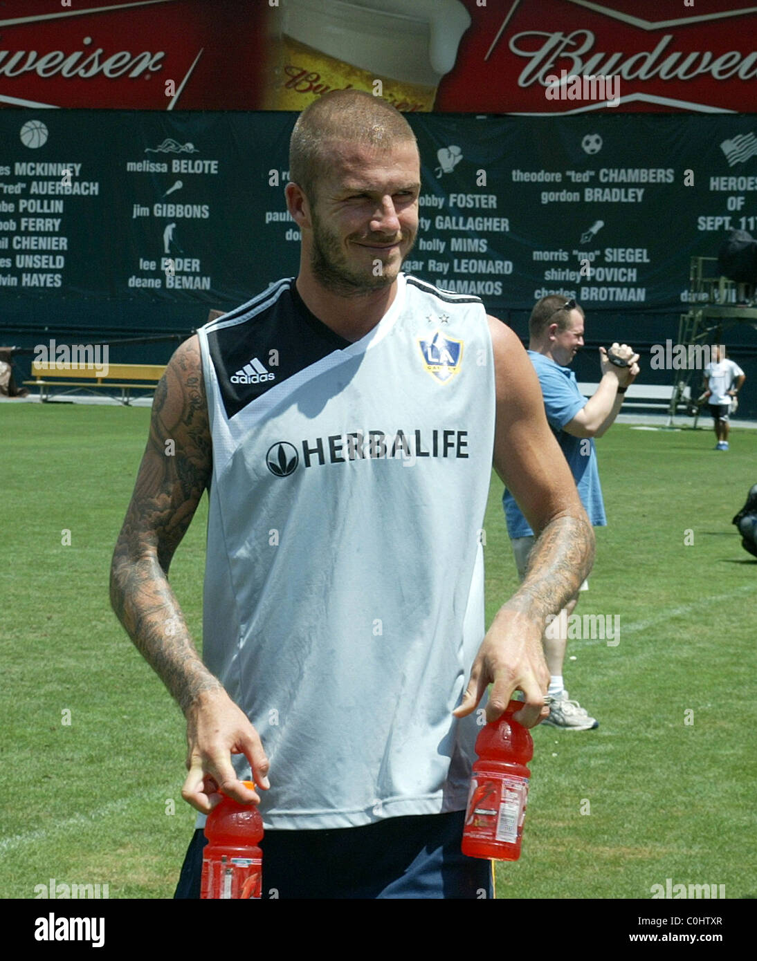 David Beckham joins his LA Galaxy team-mates to warm up at the RFK ...