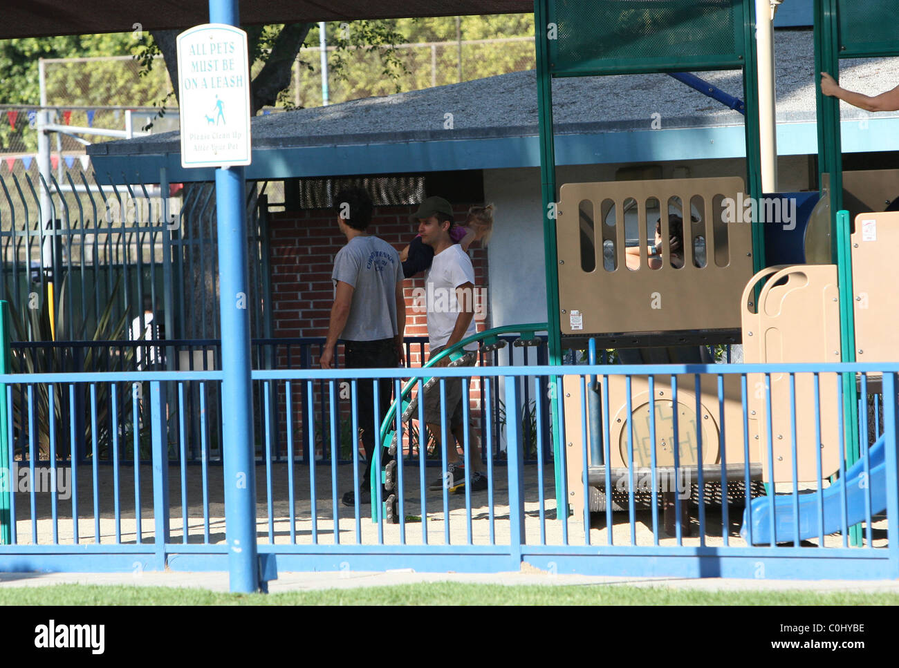 Tobey Maguire and his daughter Ruby Maguire Tobey takes his daughter to ...