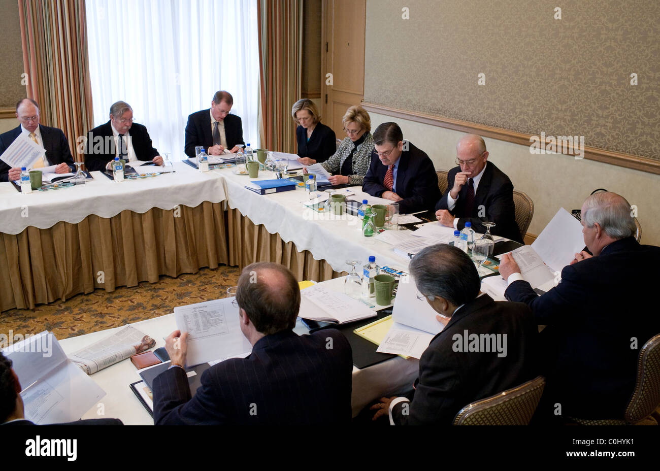 Board of directors meeting table hi-res stock photography and images ...