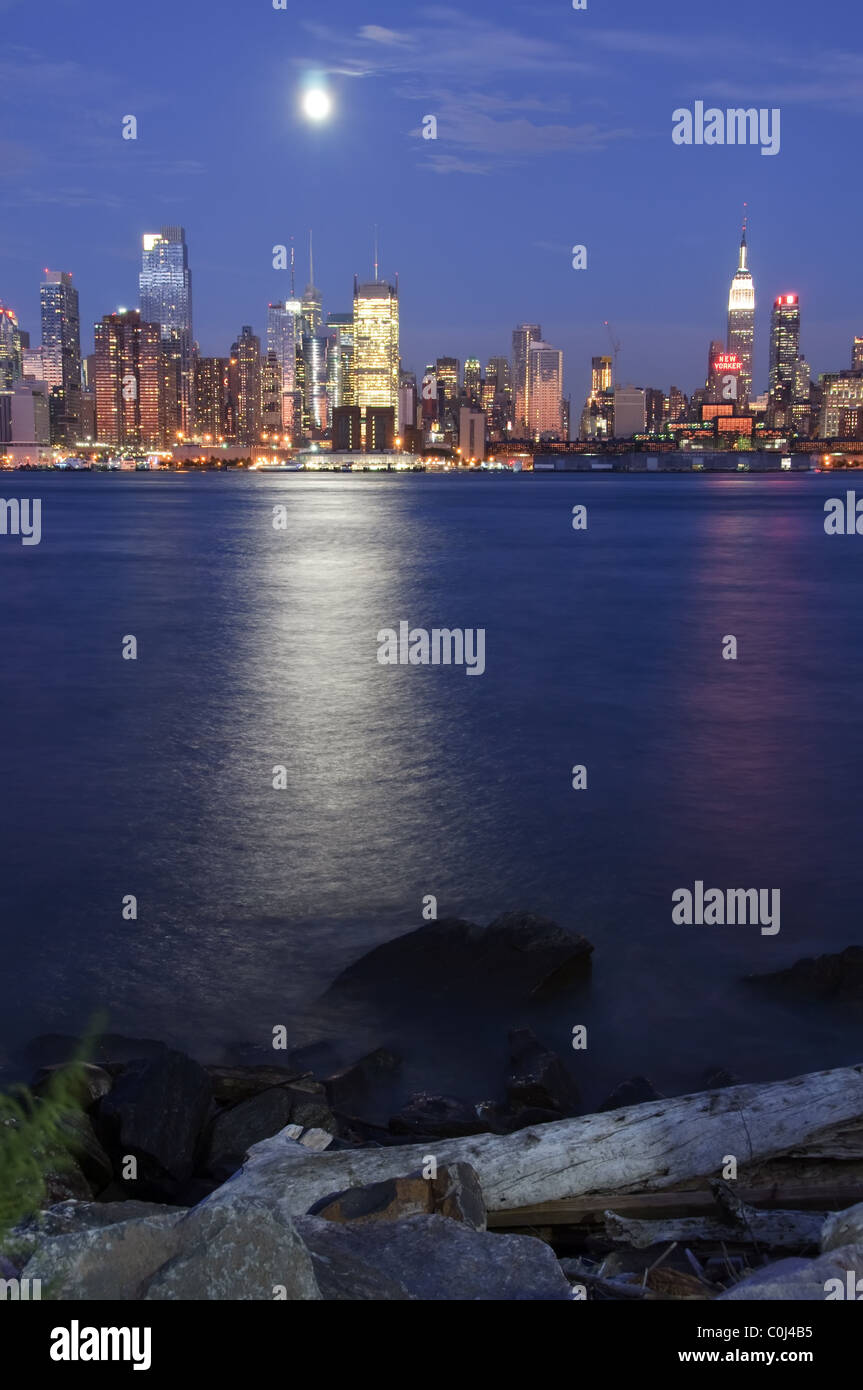 Nighttime on the hudson river hi-res stock photography and images - Alamy