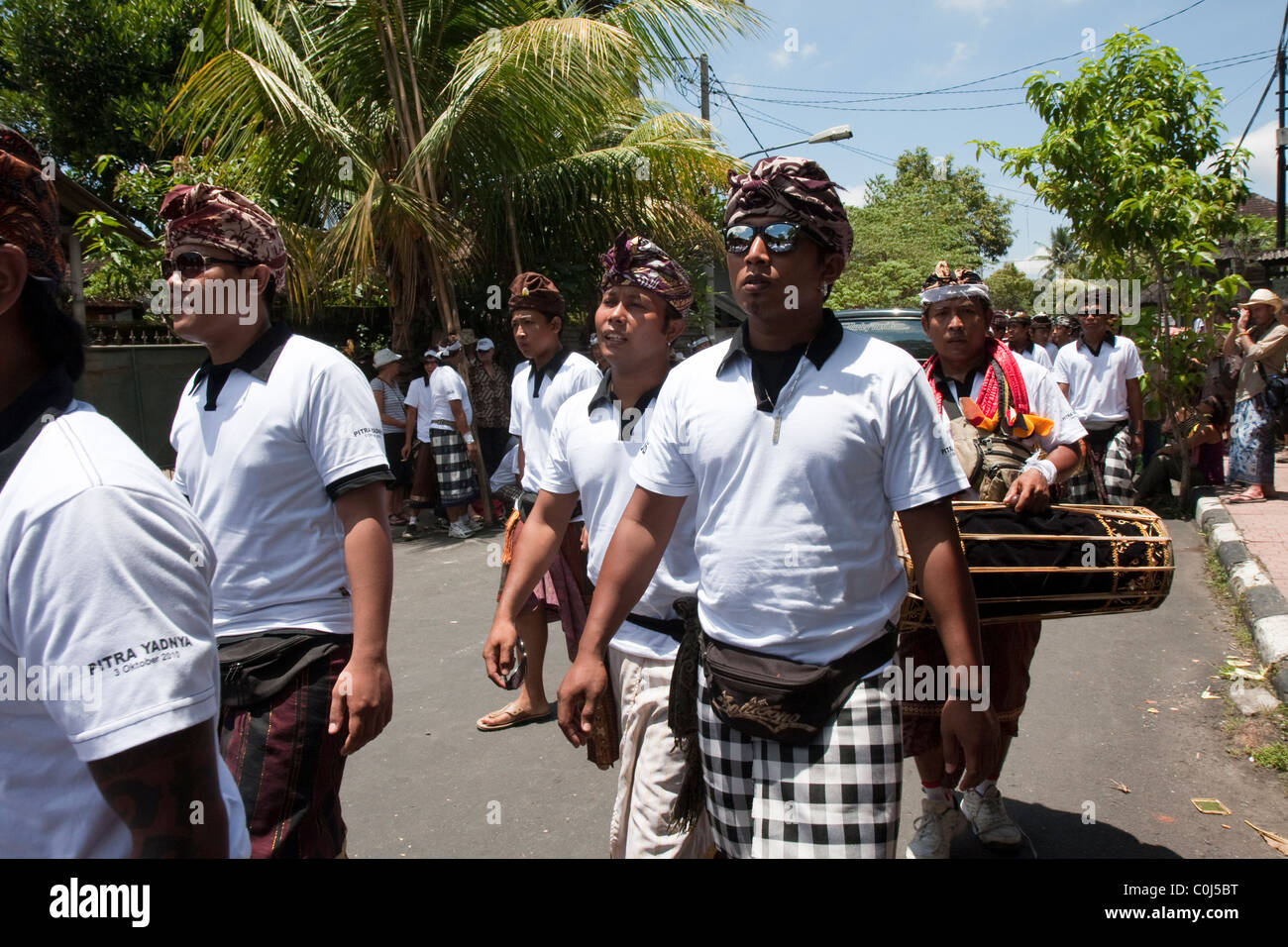 Cremation in Ubud, Bali, Indonesia. Cremations are part of Hindu ...