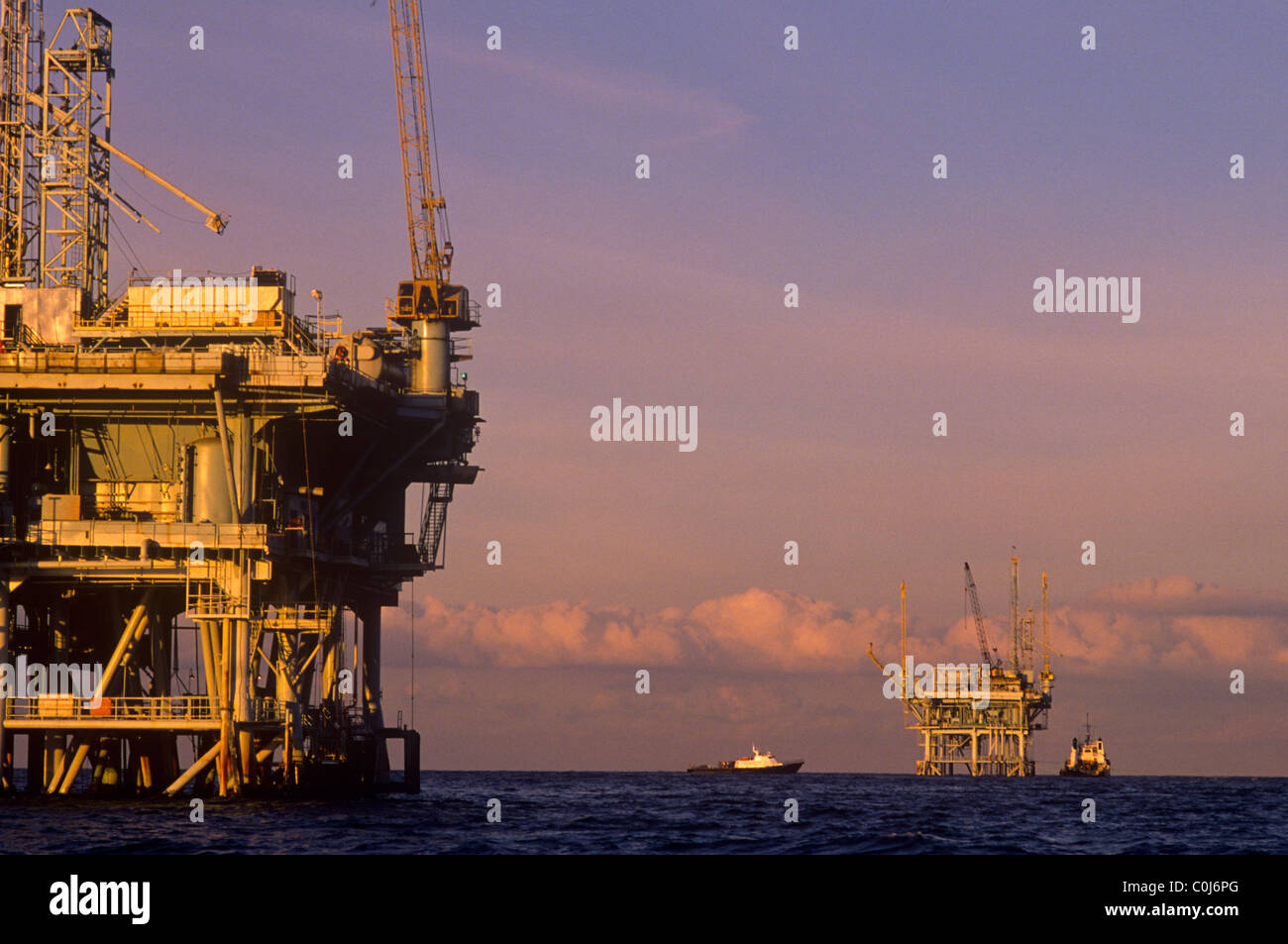Santa barbara oil rigs hi-res stock photography and images - Alamy