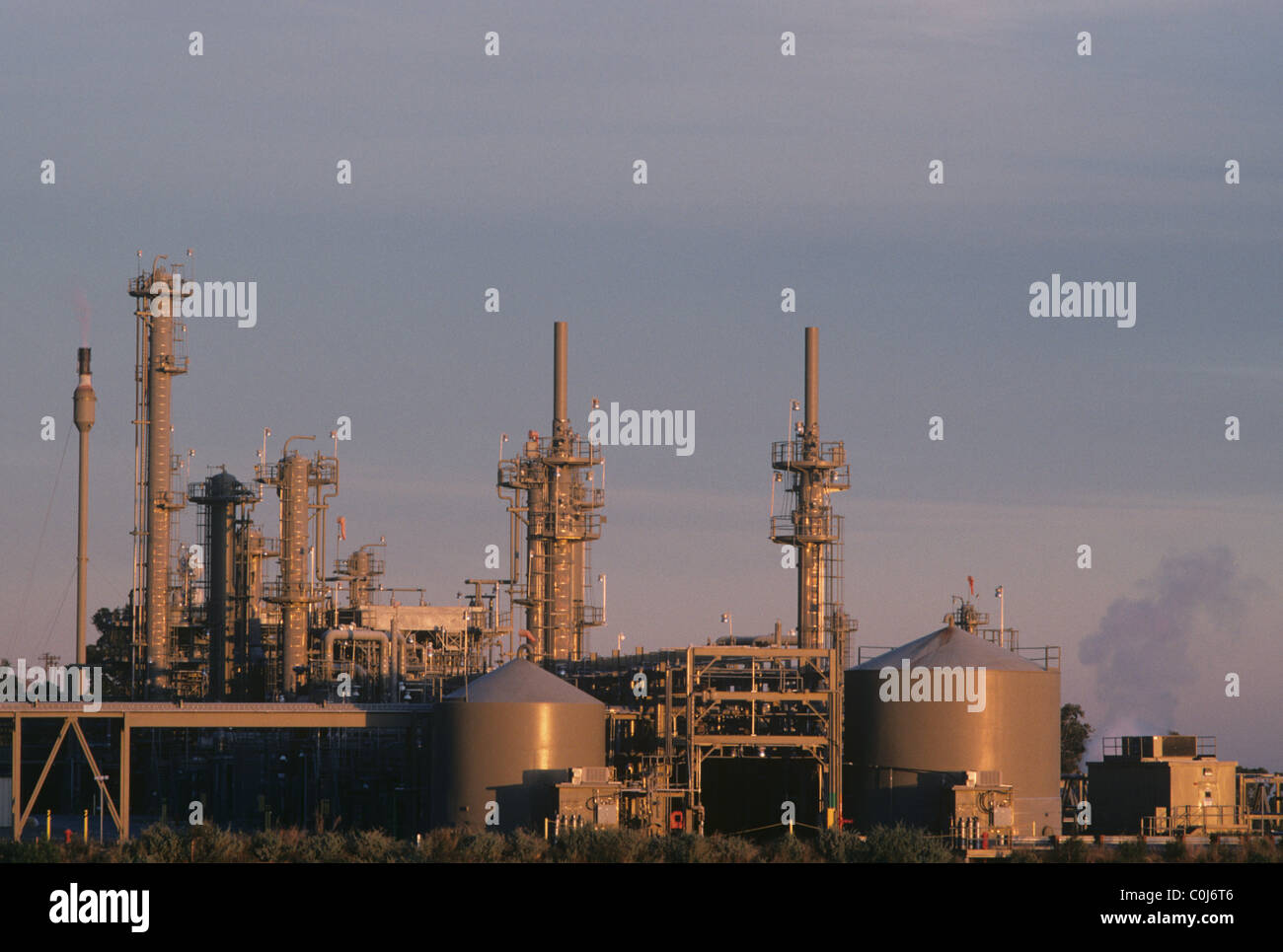 Onshore oil gas processing plant hi-res stock photography and images ...
