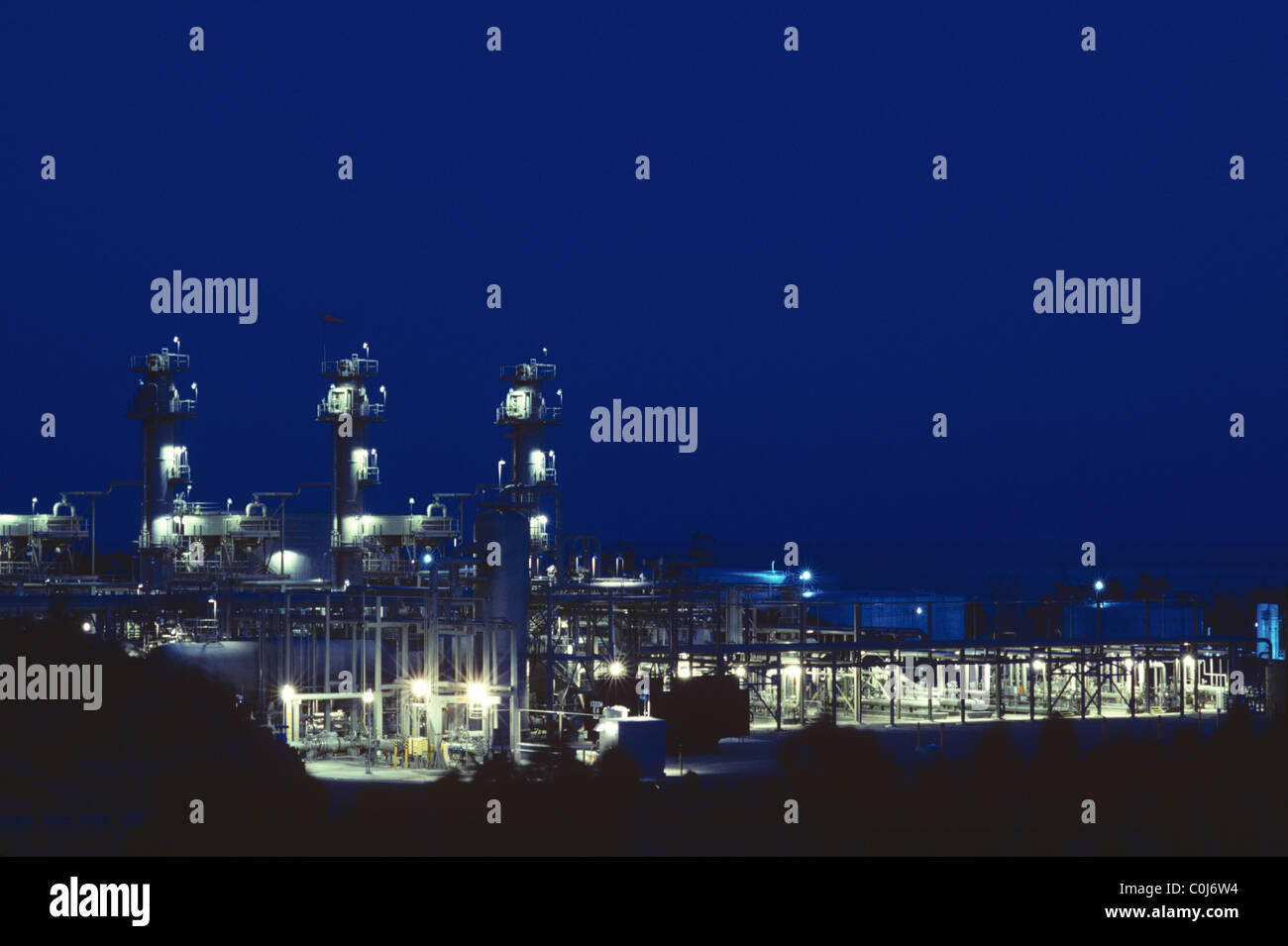 Onshore oil gas processing plant hi-res stock photography and images ...